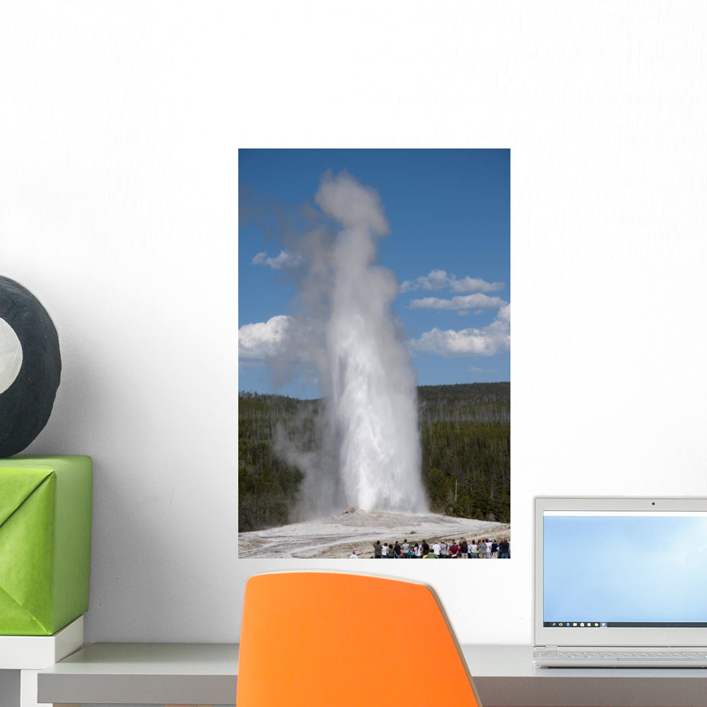 Old Faithful Geyser Yellowstone – Wallmonkeys