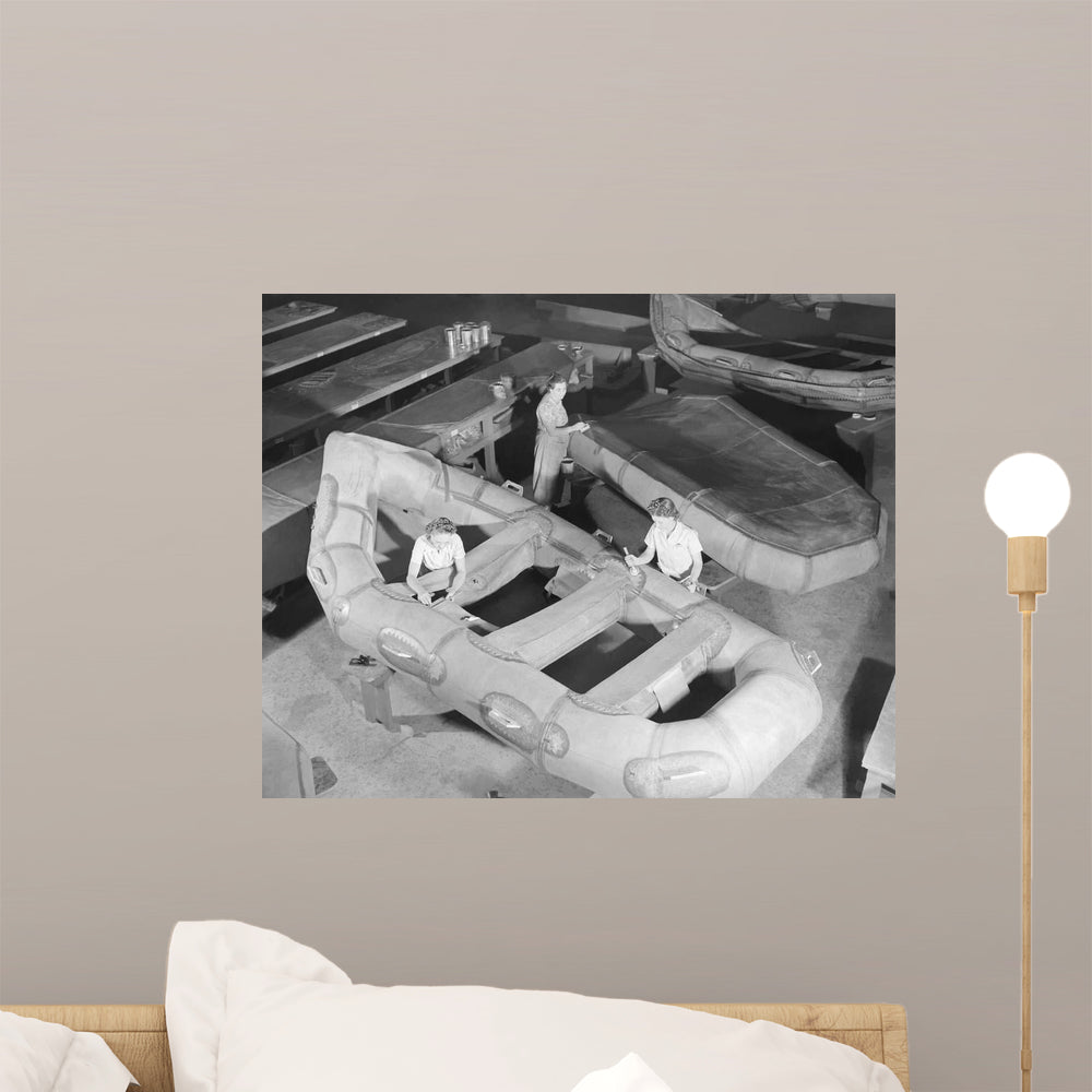 Women Workers Building Assault Wall Decal - WallMonkeys.com – Wallmonkeys