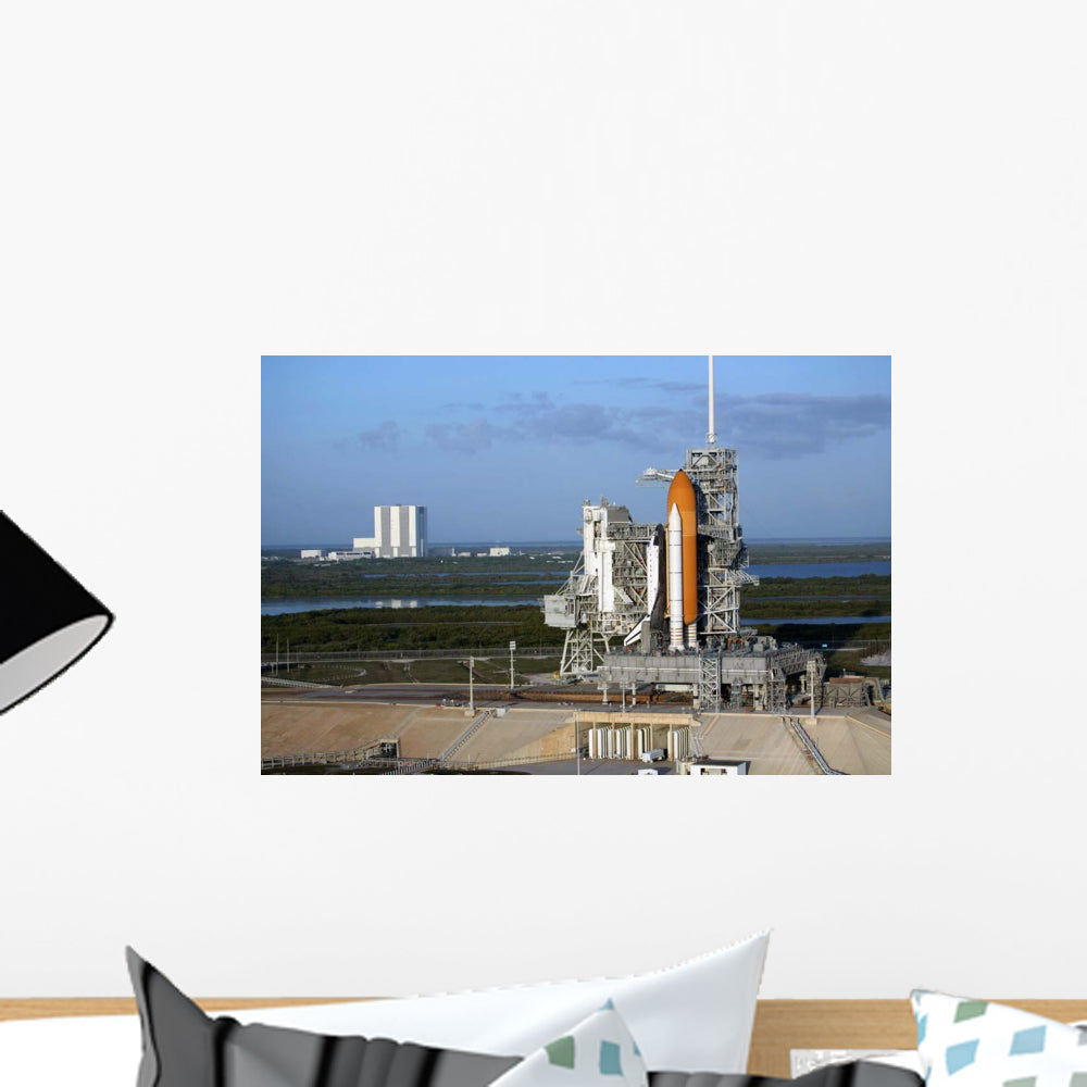 Space Shuttle Atlantis atop Wall Decal - WallMonkeys.com – Wallmonkeys