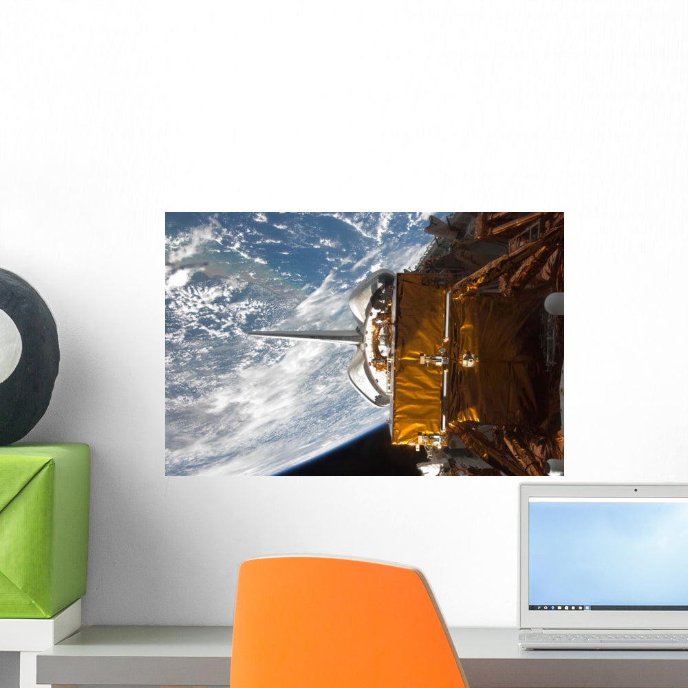 Space Shuttle Atlantis' Payload Wall Decal - WallMonkeys.com – Wallmonkeys